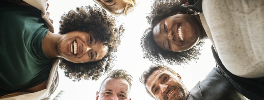 Aprenda cómo hacer felices a sus clientes a través de sus trabajadores